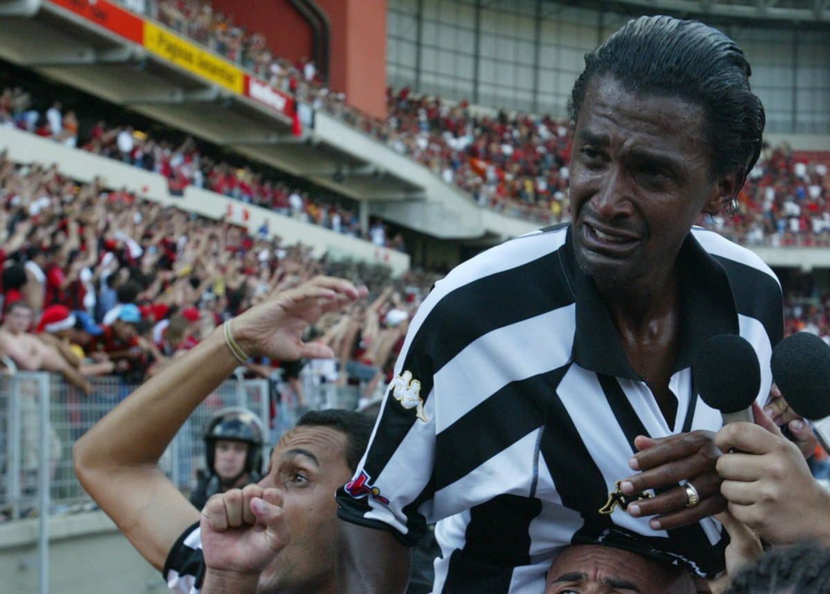 Há 18 anos, Valdo se despedia do futebol em um Athletico x Botafogo ...