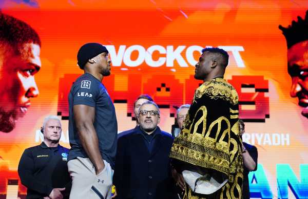 Francis Ngannou e Anthony Joshua fazem primeira encarada antes de luta ...