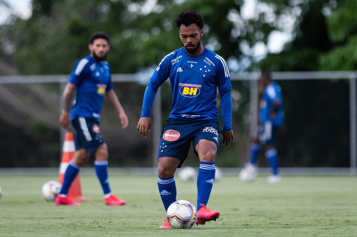 Adquirido com ajuda de investidores, Claudinho perde espaço no Cruzeiro ...