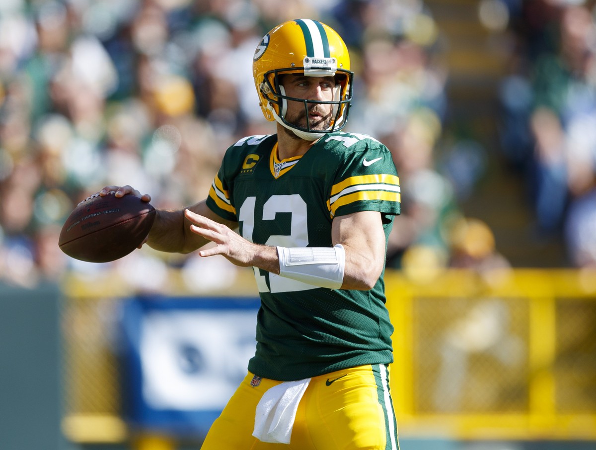 Aaron Rodgers brilha com seis touchdowns, e Green Bay Packers atropela ...