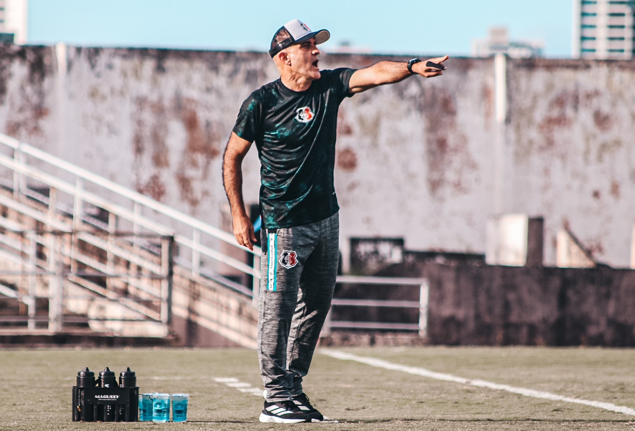 Schulle descarta ter Santa Cruz titular no momento e diz que análises ...