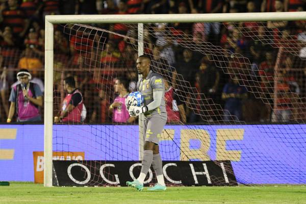 Jordan vai de terceira opção à titularidade no gol do Sport em momento ...