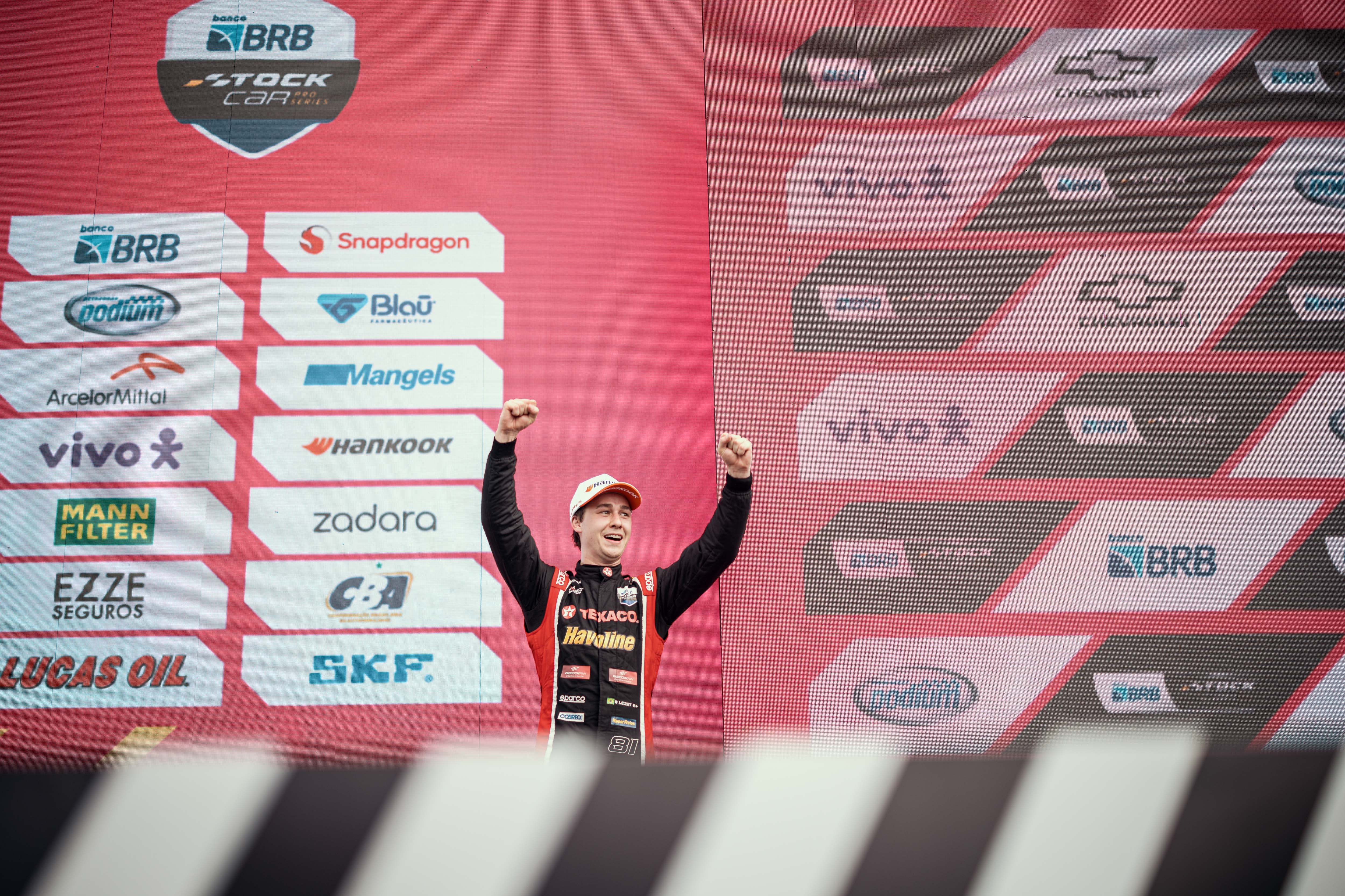 Arthur Leist passa Bruno Baptista e vence sprint da Stock Car no ...