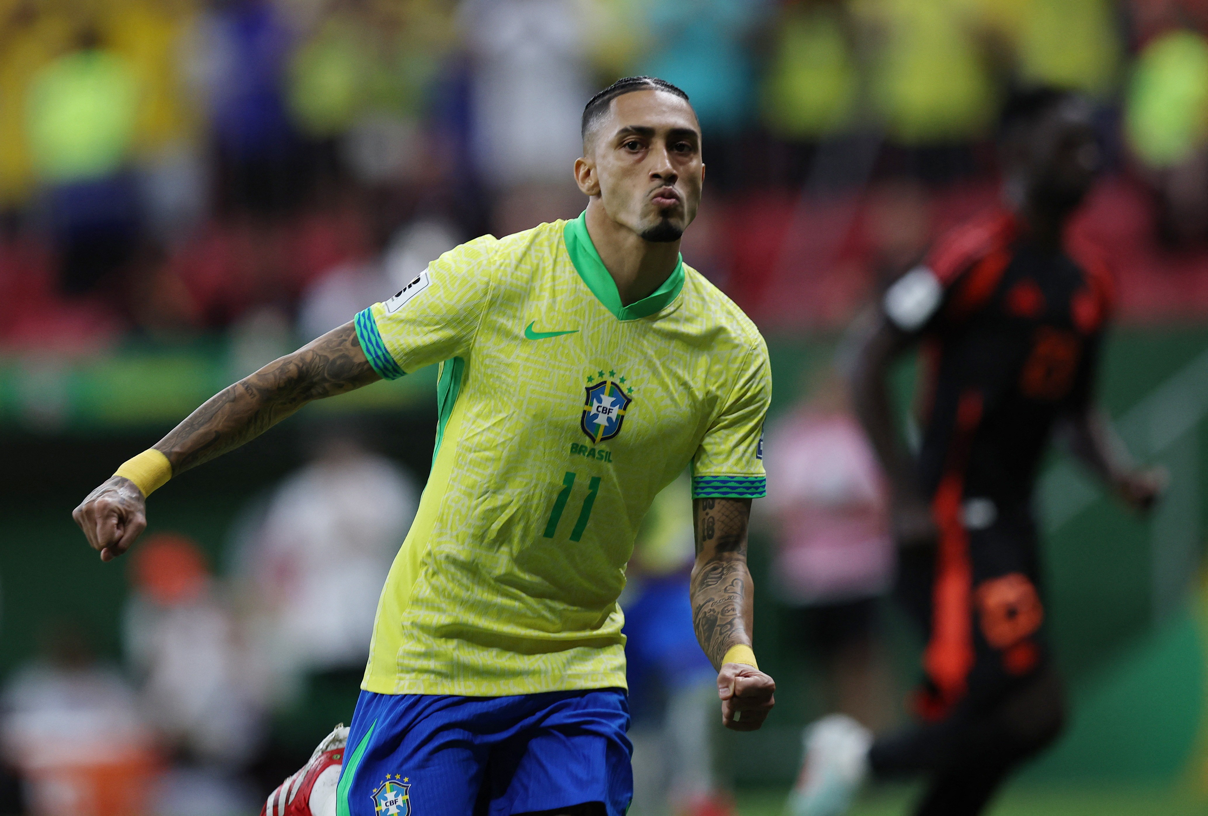 "Porrada neles. No campo e fora se tiver que ser", diz Raphinha, antes ...