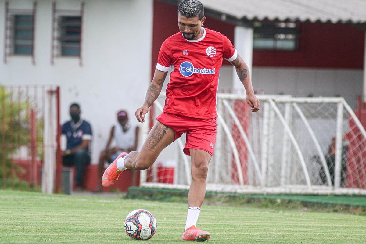 Vice de futebol do Náutico garante permanência de Kieza para disputa da ...