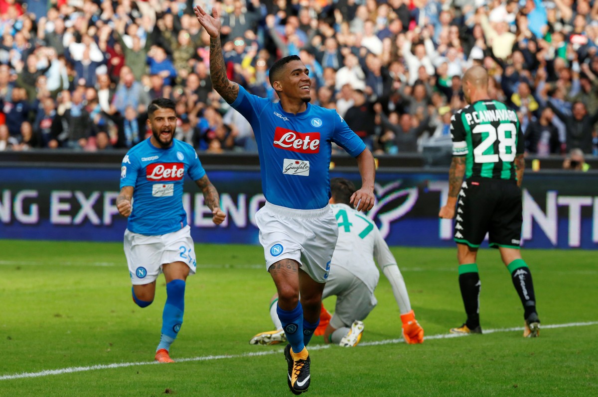 Napoli ganha e mantém vantagem na liderança isolada do Italiano ...