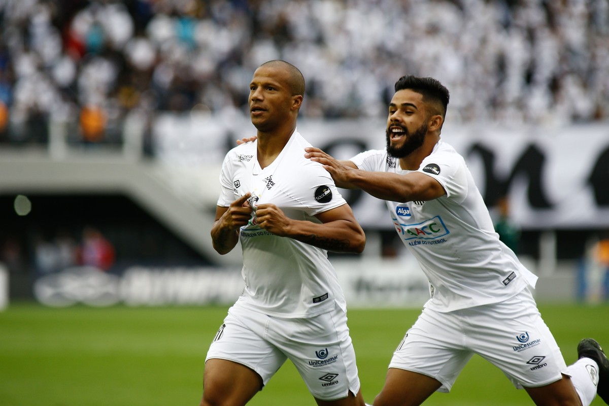 Posicionamento, fase goleadora, emoção de ser capitão do Santos e ...