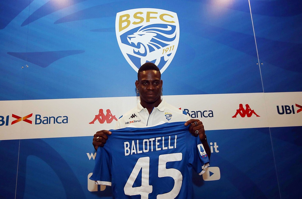 Balotelli é apresentado no Brescia: "Não posso compará-lo a nenhum ...