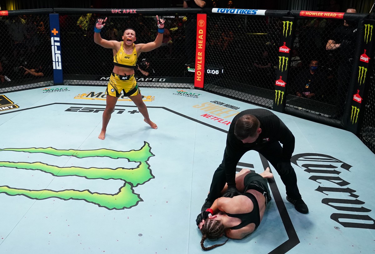 Josiane Nunes vibra com estreia vitoriosa no UFC: "Não tinha como ...