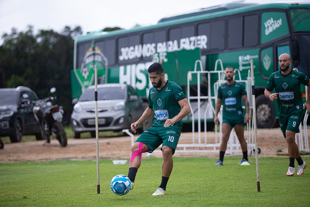 Gabriel Lima treina com bola e pode ser relacionado para jogo contra o ...