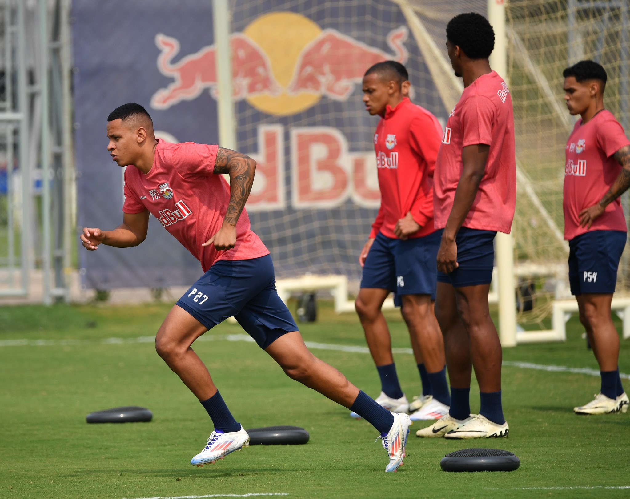 Sport contrata atacante Arthur Sousa, ex-Bragantino, e cede prata da ...