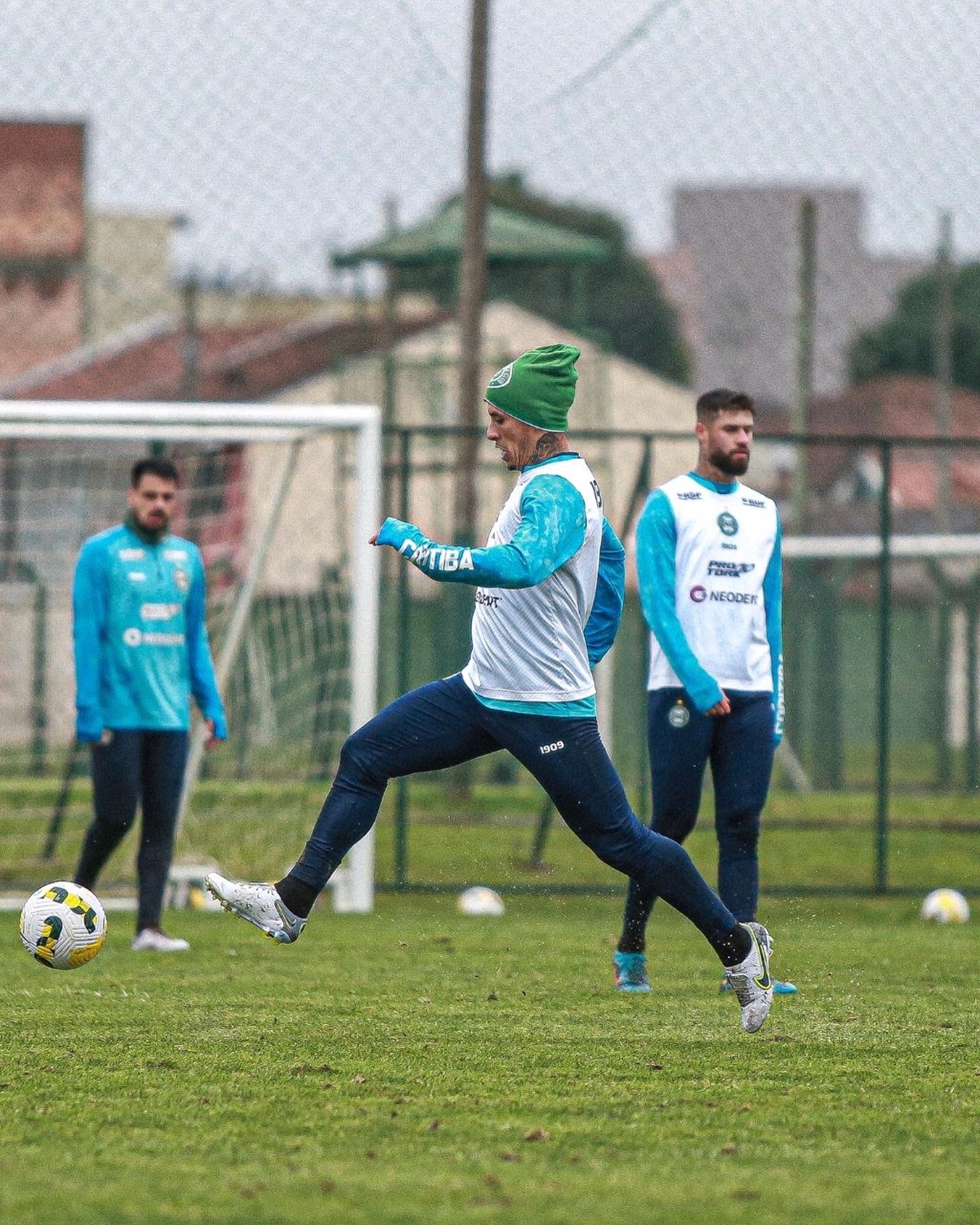 Escalação Coritiba: Guto Ferreira faz mudança na lateral e aposta em ...