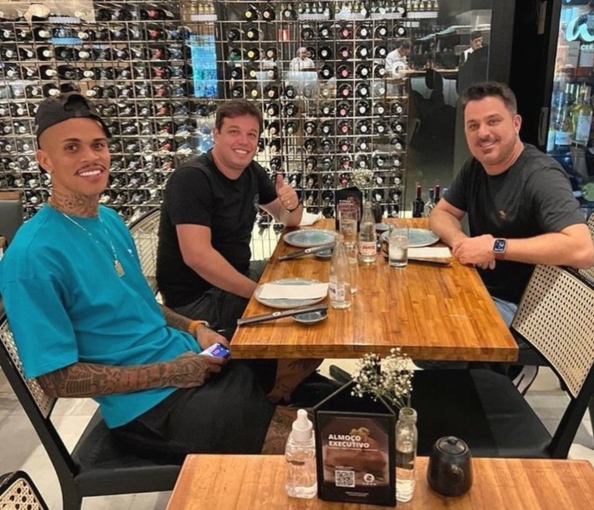 Volante Richard chega ao Cruzeiro para fazer exames e assinar contrato ...