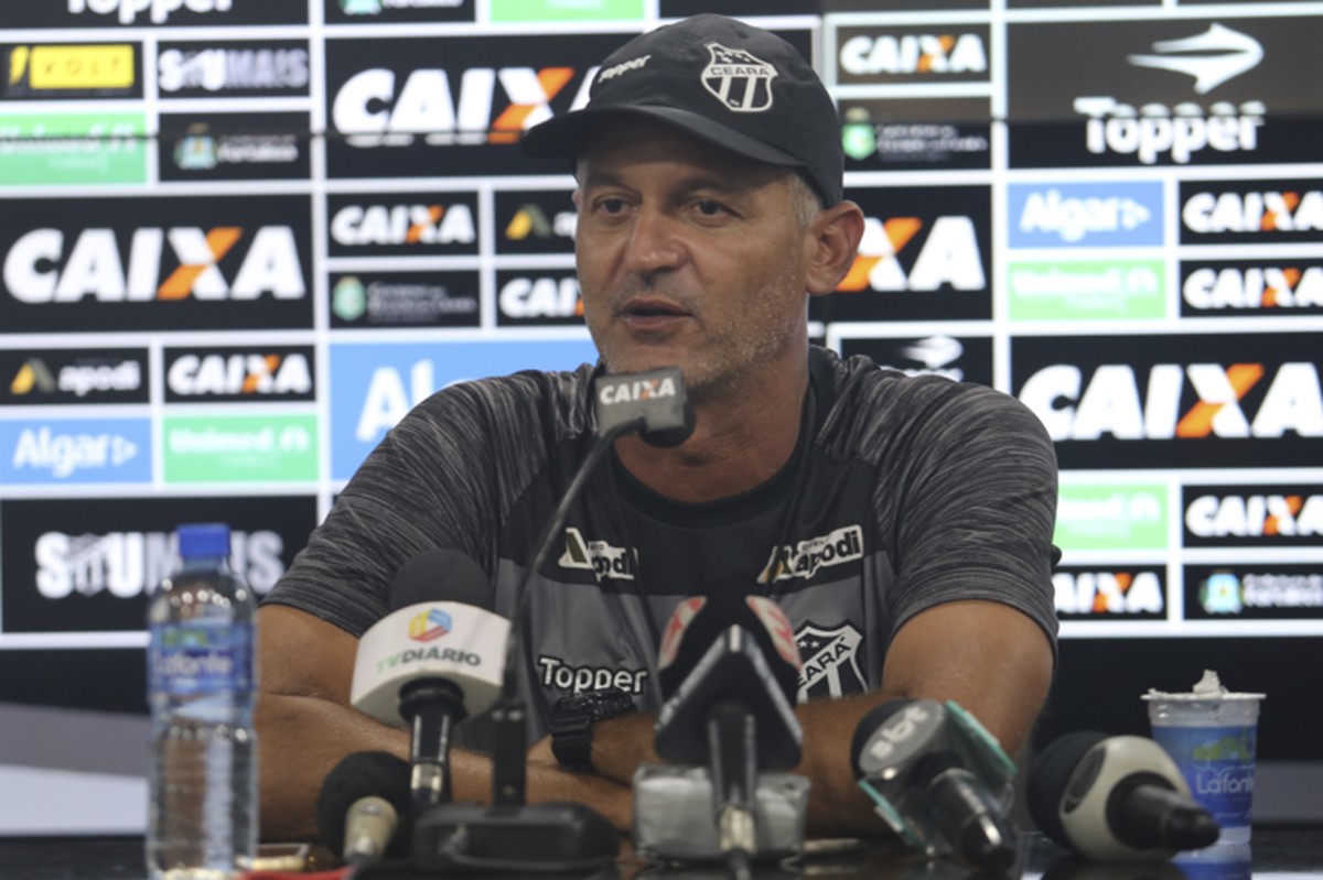 Após versões diferentes, Lisca comenta demissão de Rospide: "Ele quer ...