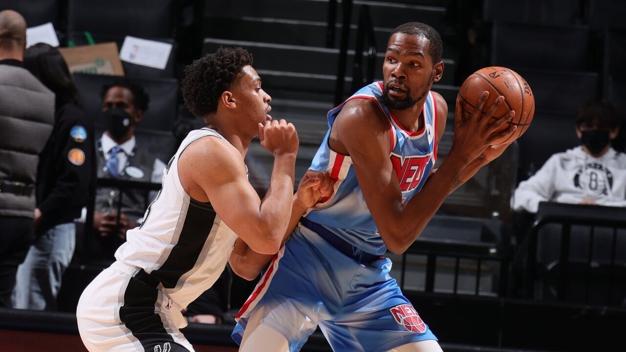 Harden retorna após mais de um mês, e Brooklyn bate os Spurs | nba | ge
