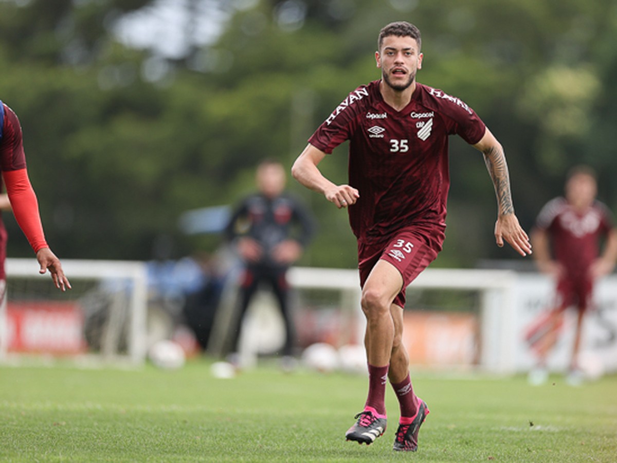 Rômulo sai lesionado contra o Azuriz e preocupa o Athletico no ...