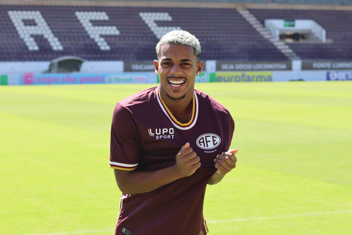 Cauã Aguiar, ex-base do Fluminense, reforça Ferroviária em 2024 ...