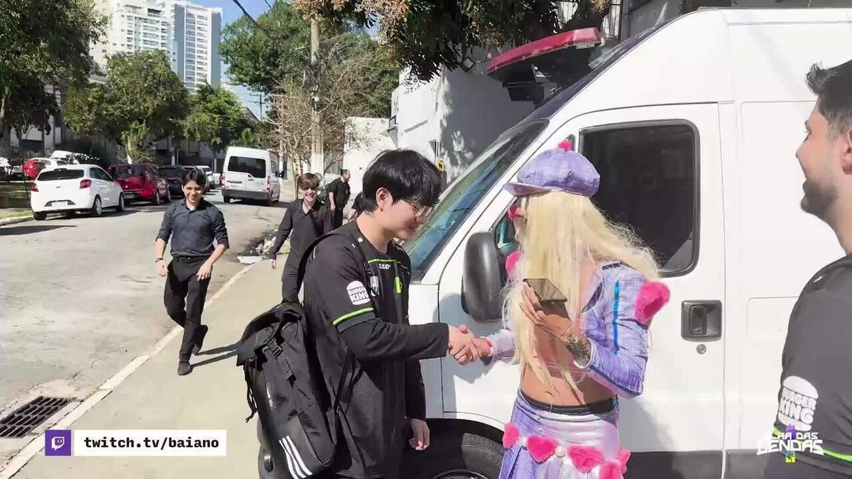 Streamer se veste de Barbie, e coreanos da LOUD têm reação inusitada ...