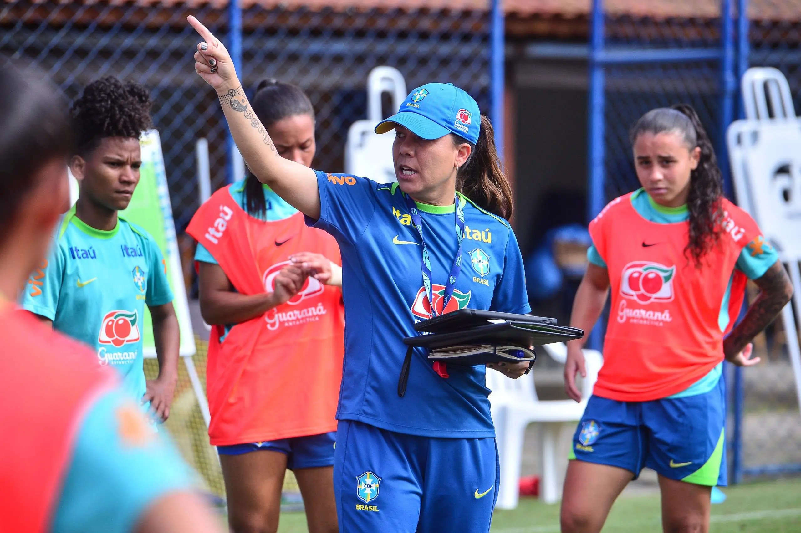 Treinadora da Seleção feminina sub-20 foca no amadurecimento da base e ...