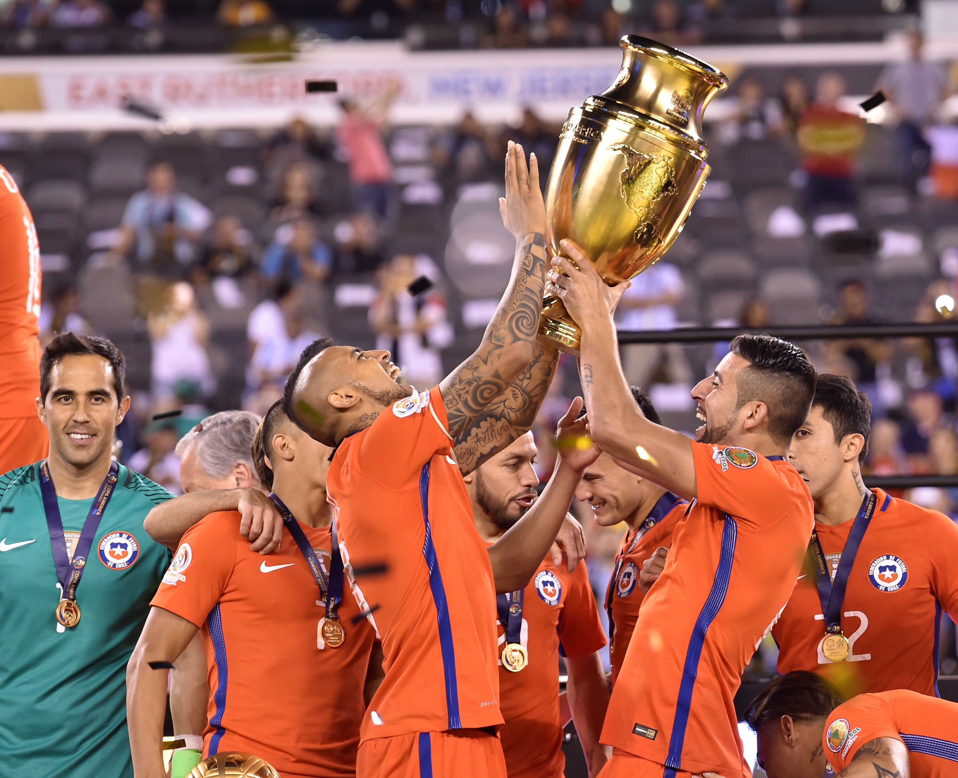 Atual campeão, Chile divulga lista para Copa América sem goleiro Bravo ...