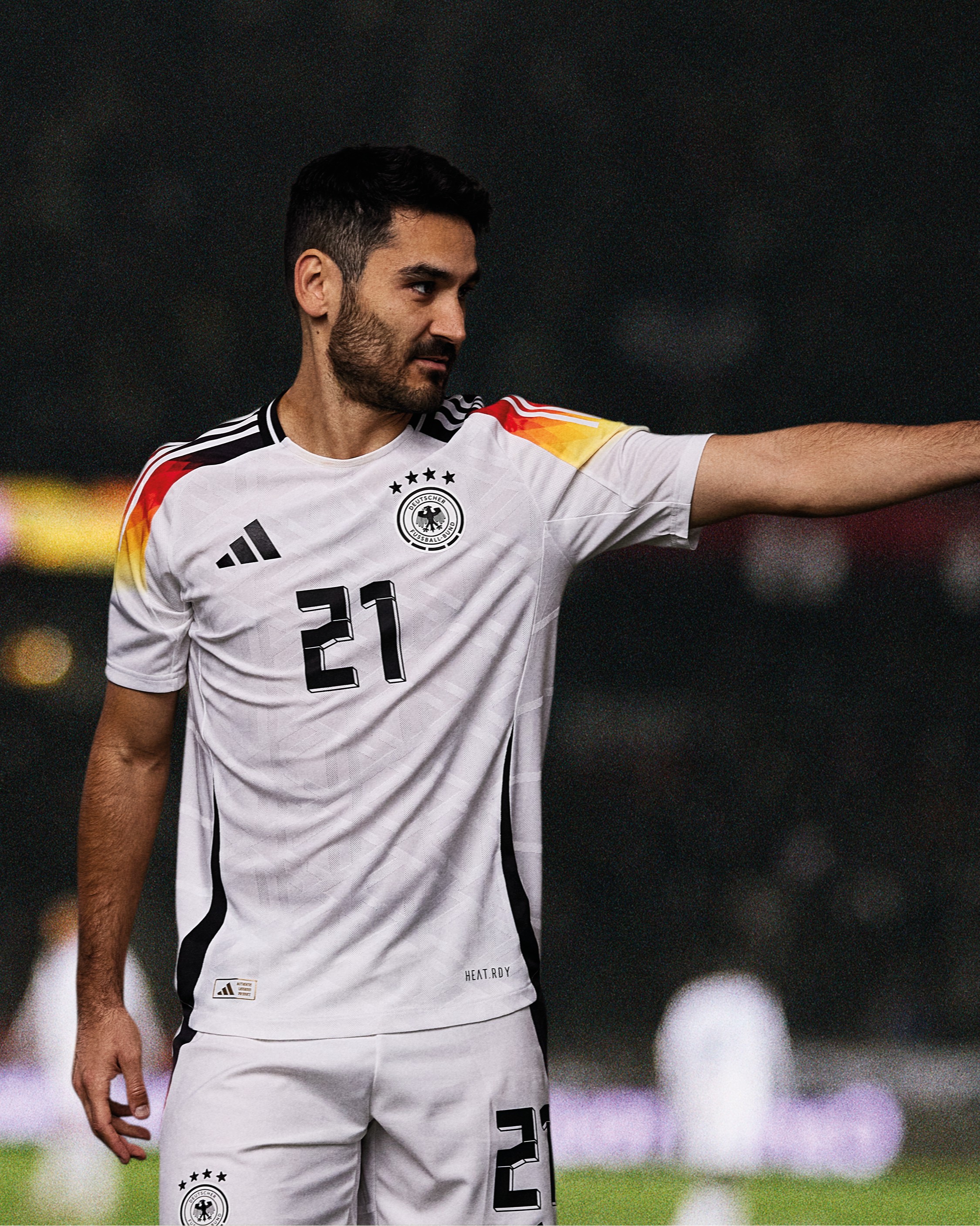 Com direito a rosa, Alemanha lança novas camisas para Eurocopa no país | Ge