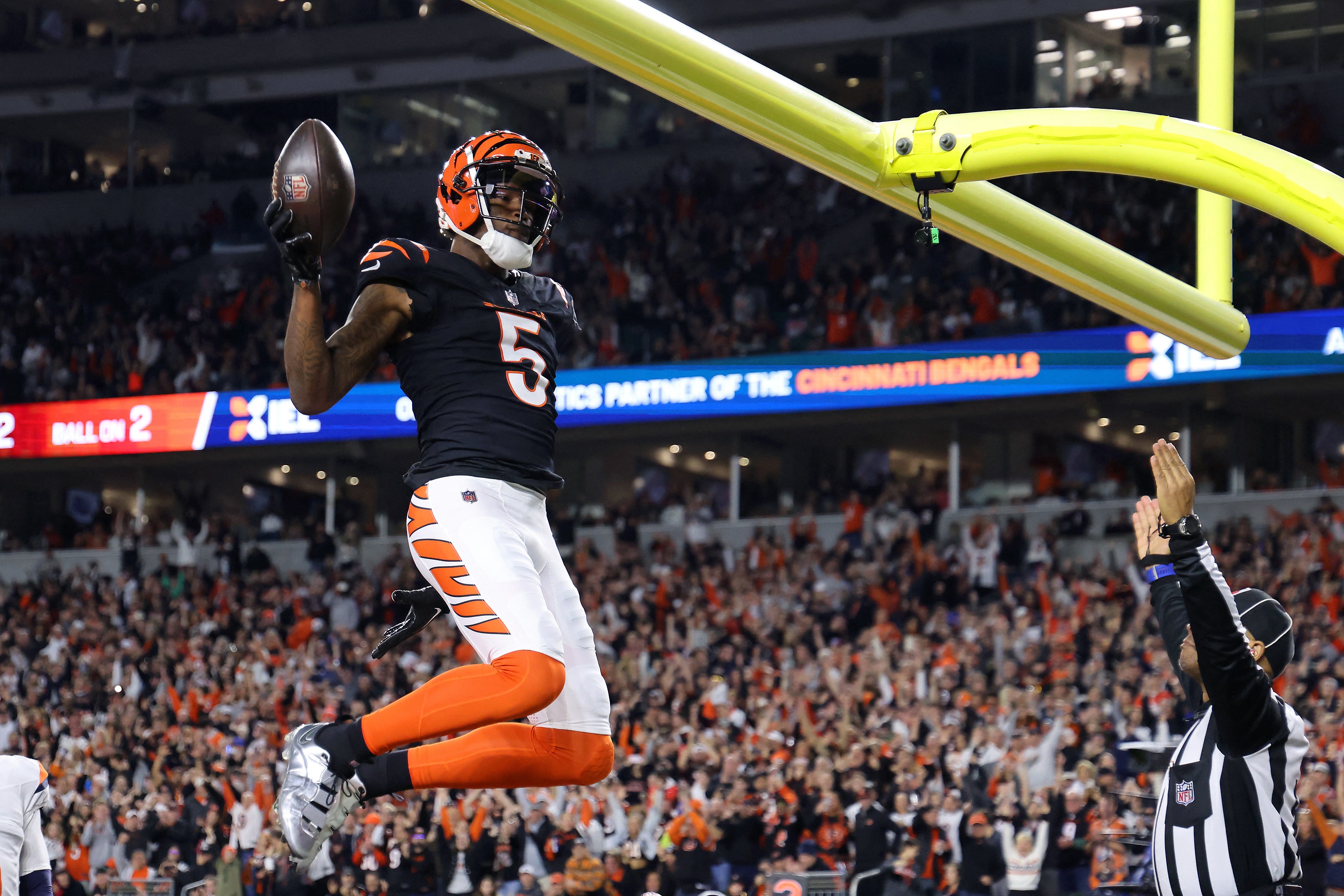 NFL: Bengals vencem Broncos em jogo maluco e seguem vivos | Ge