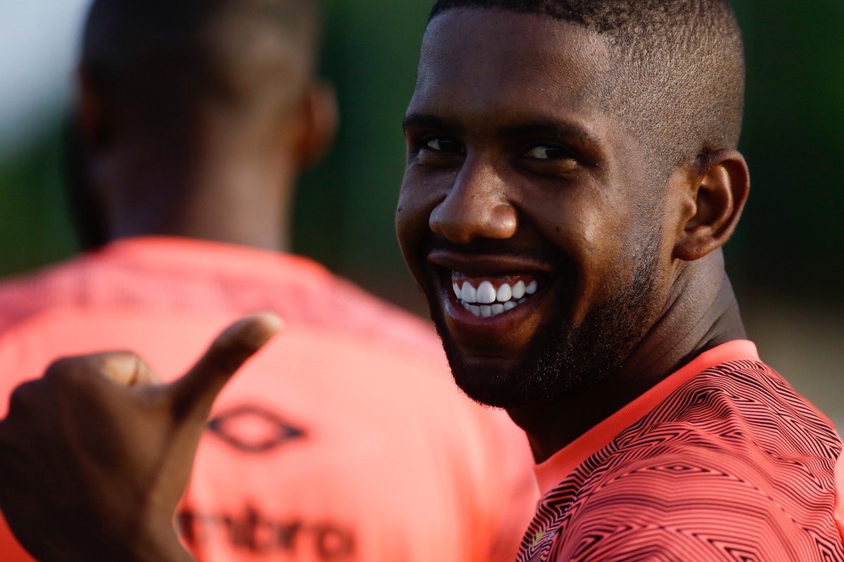 Atlético-GO encaminha empréstimo do atacante Jonas Toró junto ao São ...