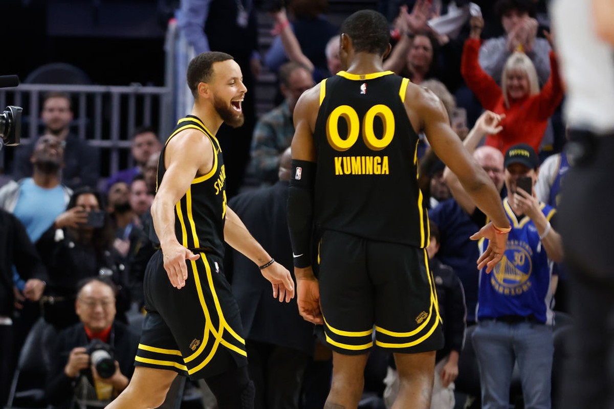 Curry decide com cesta de três e Durant reage: "O maior em sua posição ...