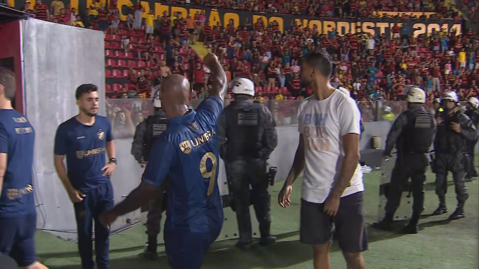 Vagner Love provoca torcida do Sport após eliminação do Retrô | Ge
