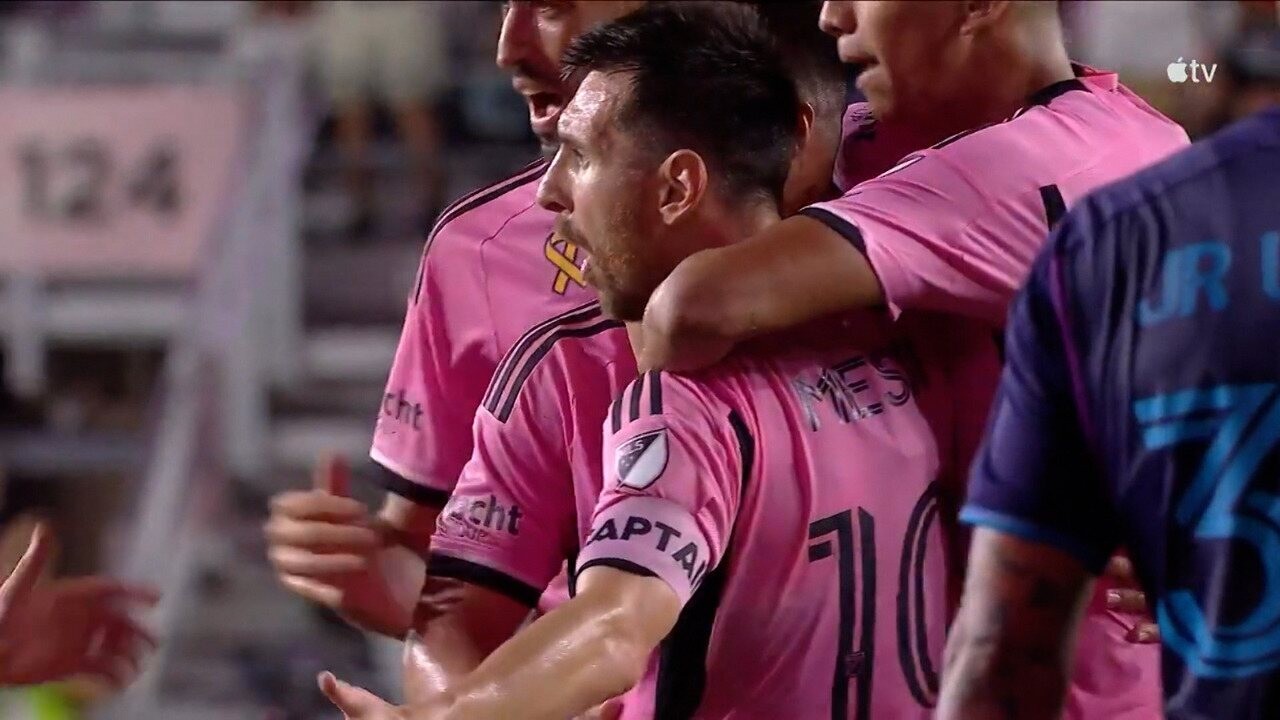 Calma, Messi! Argentino perde a cabeça com o árbitro por pênalti não ...