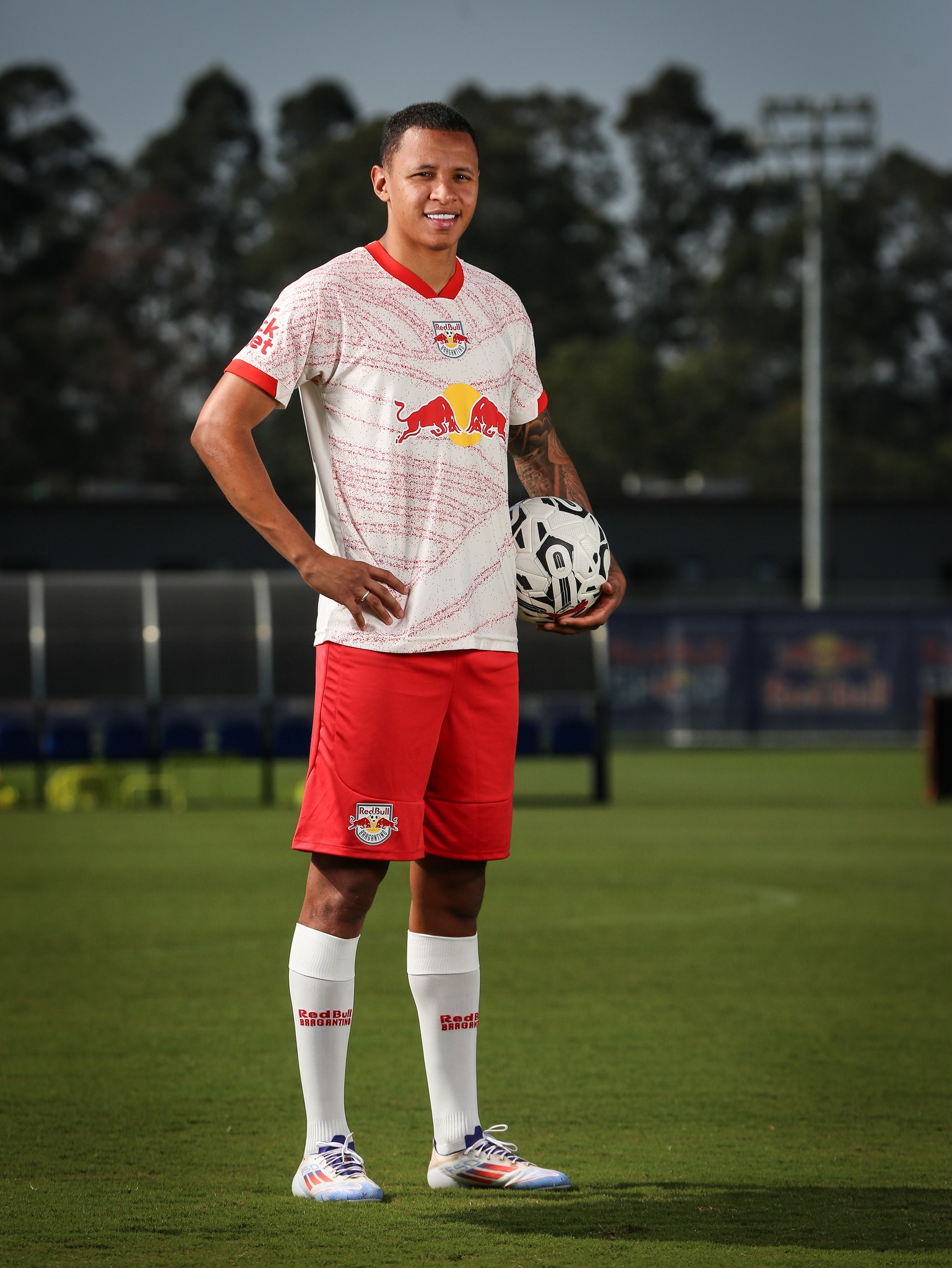 Bragantino empresta atacante Arthur Sousa ao América-MG; Werik Popó é emprestado para time ...