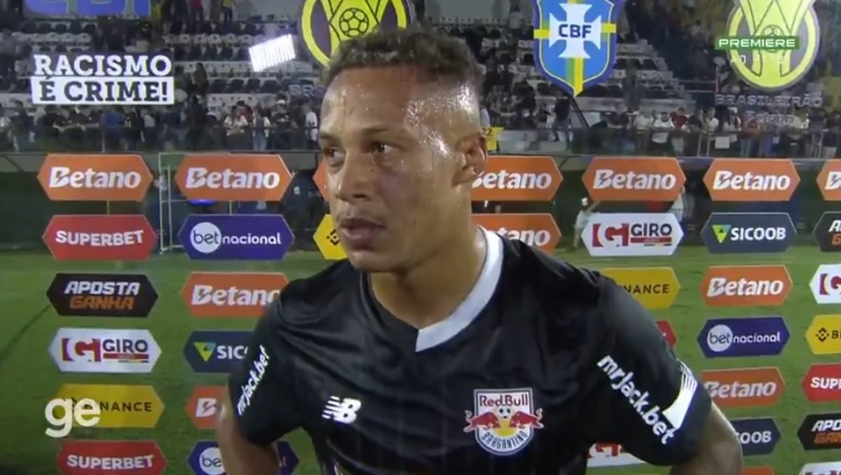 Vitinho comemora gol que deu vitória ao Bragantino contra o Vasco e ...