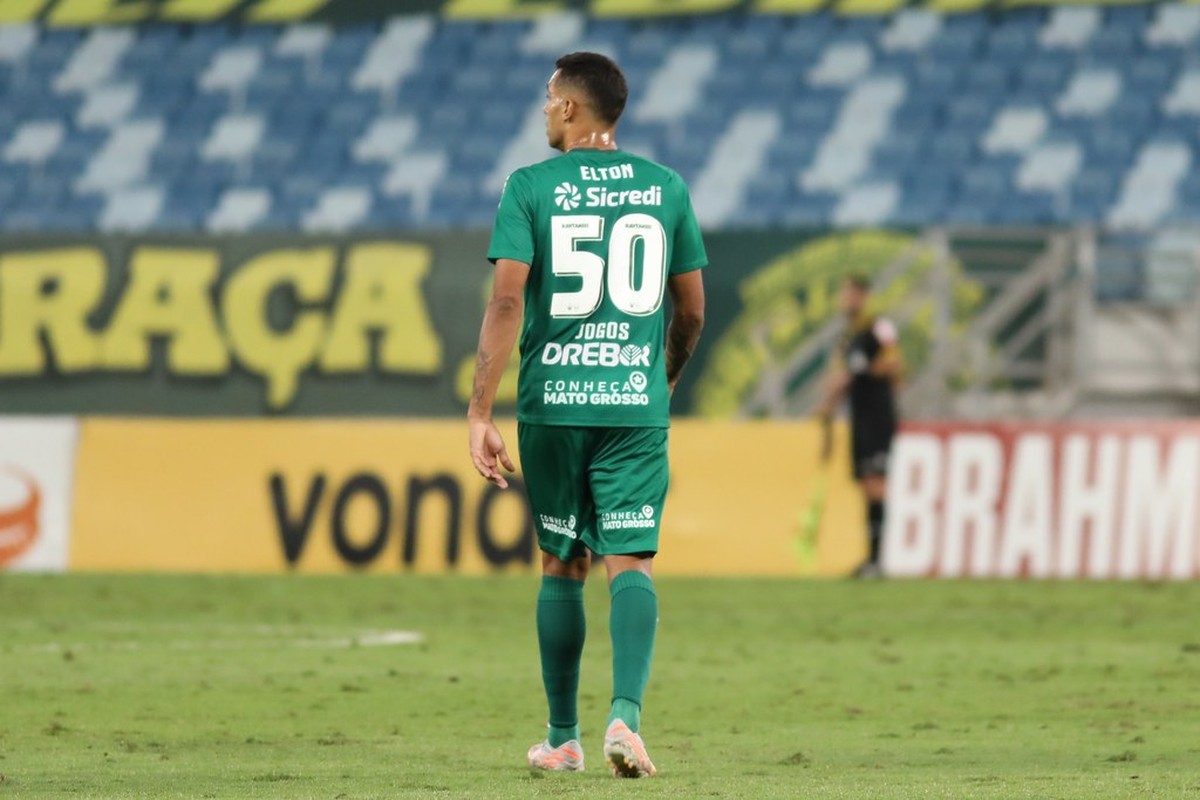 Terceiro maior artilheiro da história do clube, Elton completa 50 jogos ...