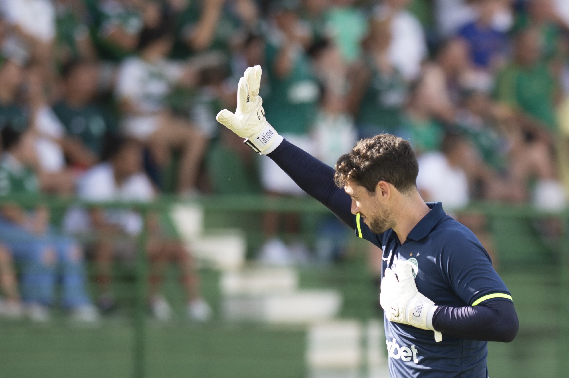 Goleiro do Guarani fala sobre expulsão no dérbi e agradece apoio | Ge