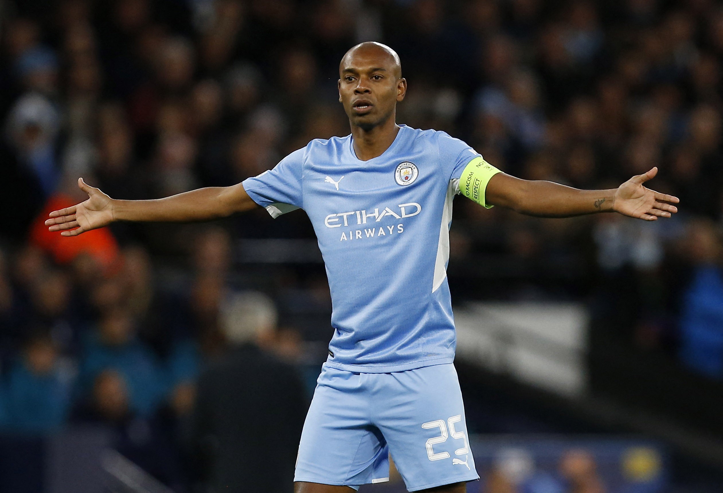 Com autorização do Athletico, Fernandinho vai à final da Champions ...