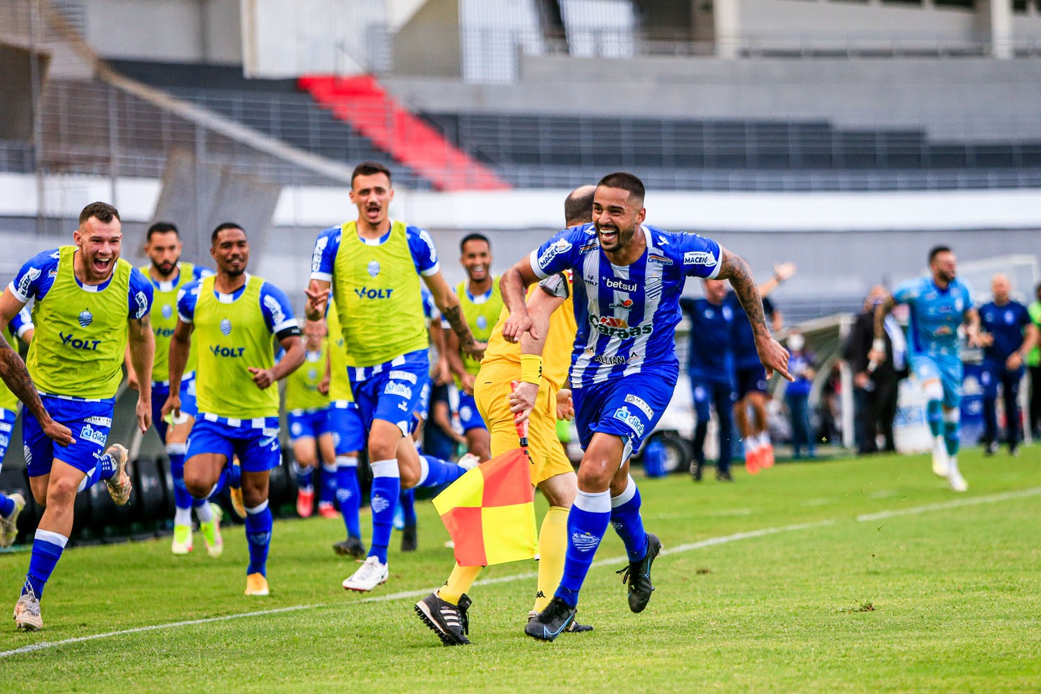 CSA traça estratégia, mantém contatos e tem vínculo com oito jogadores ...