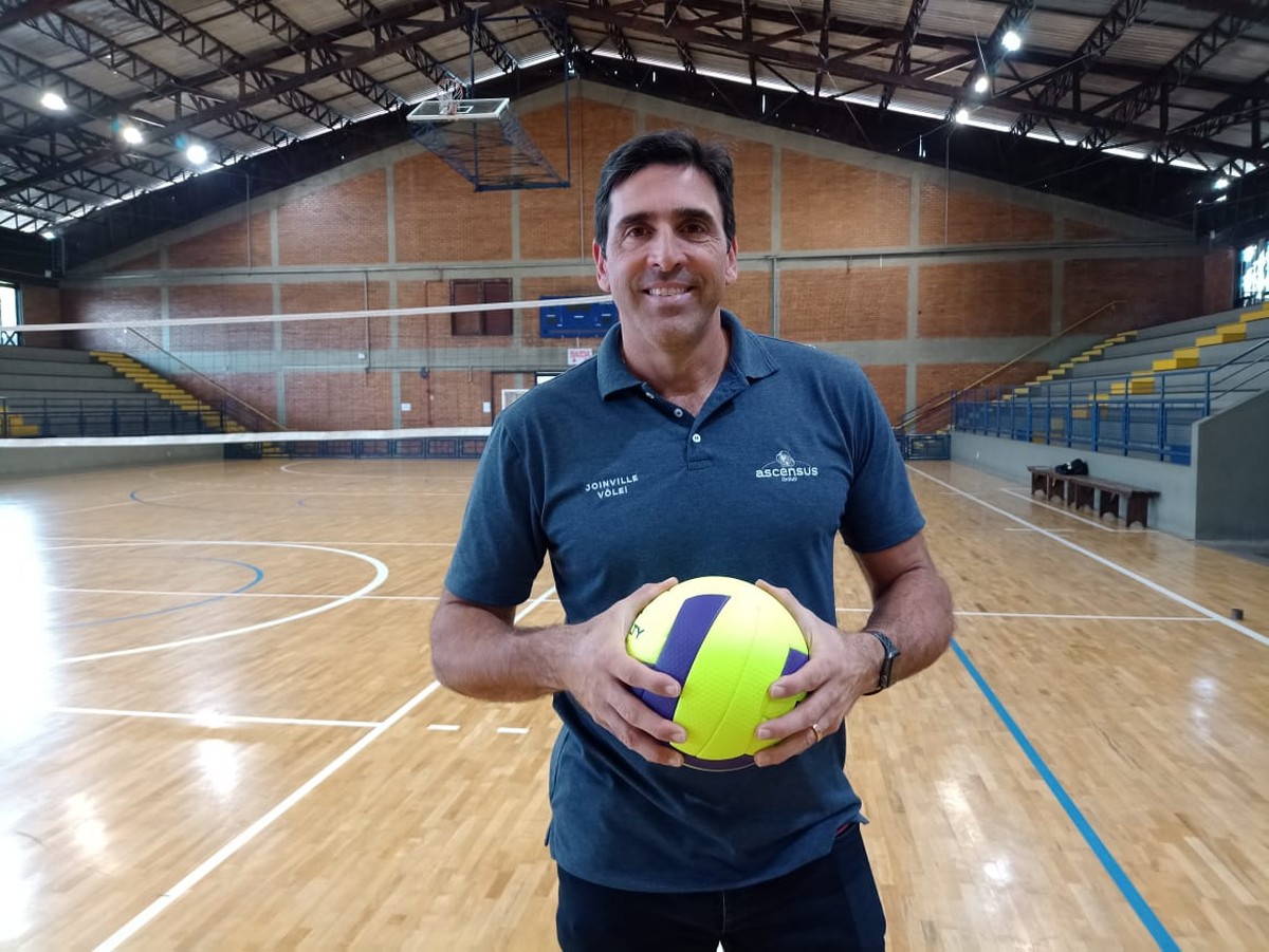 Giovane Gávio começa projeto para retomar equipe profissional de vôlei ...