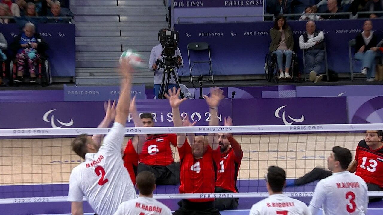 Paralimpíadas 2024: gigante de 2,46m do vôlei do Irã chega a 1,93m até ...