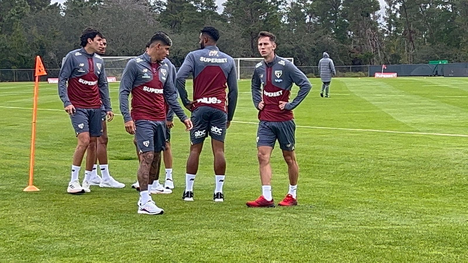 São Paulo tem manhã de treino físico em Orlando e retorno de Patryck ...