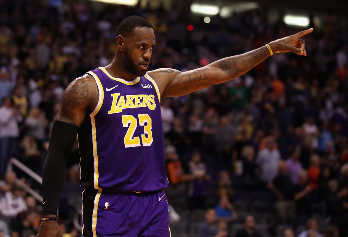 LeBron dá passe de gênio💡 e armador cobra expulsão do próprio pai😂: a ...