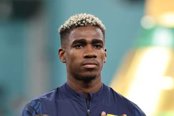 Félix Torres chega ao Brasil para exames e assinatura de contrato com o ...