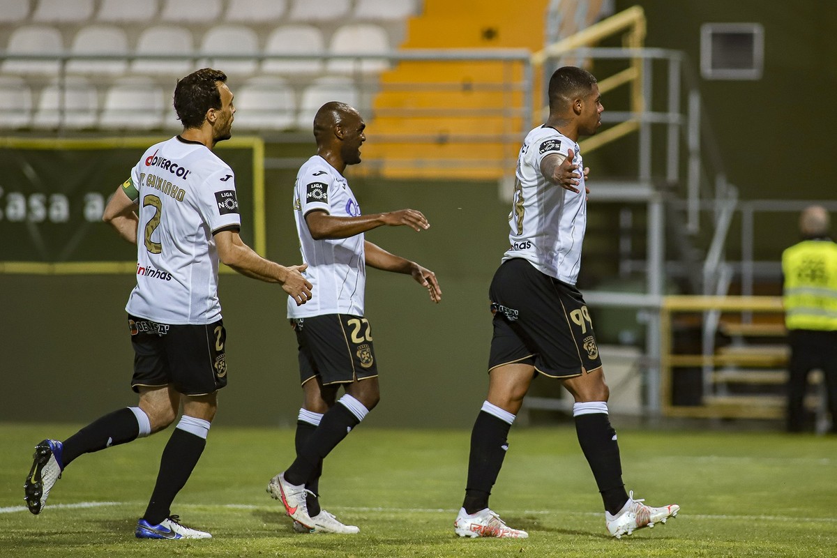 Douglas Tanque se torna o maior artilheiro do Paços de Ferreira no ...