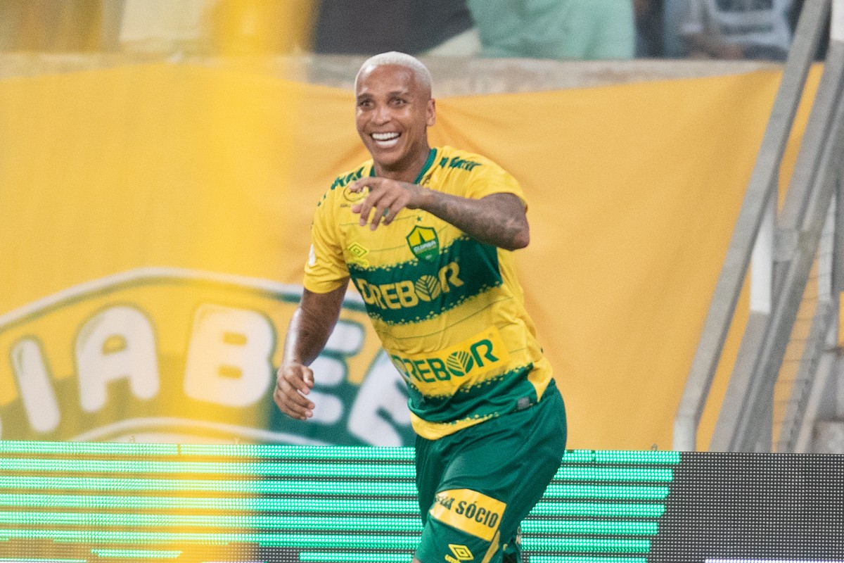 Torcida elege Deyverson como destaque do Cuiabá no primeiro turno do ...