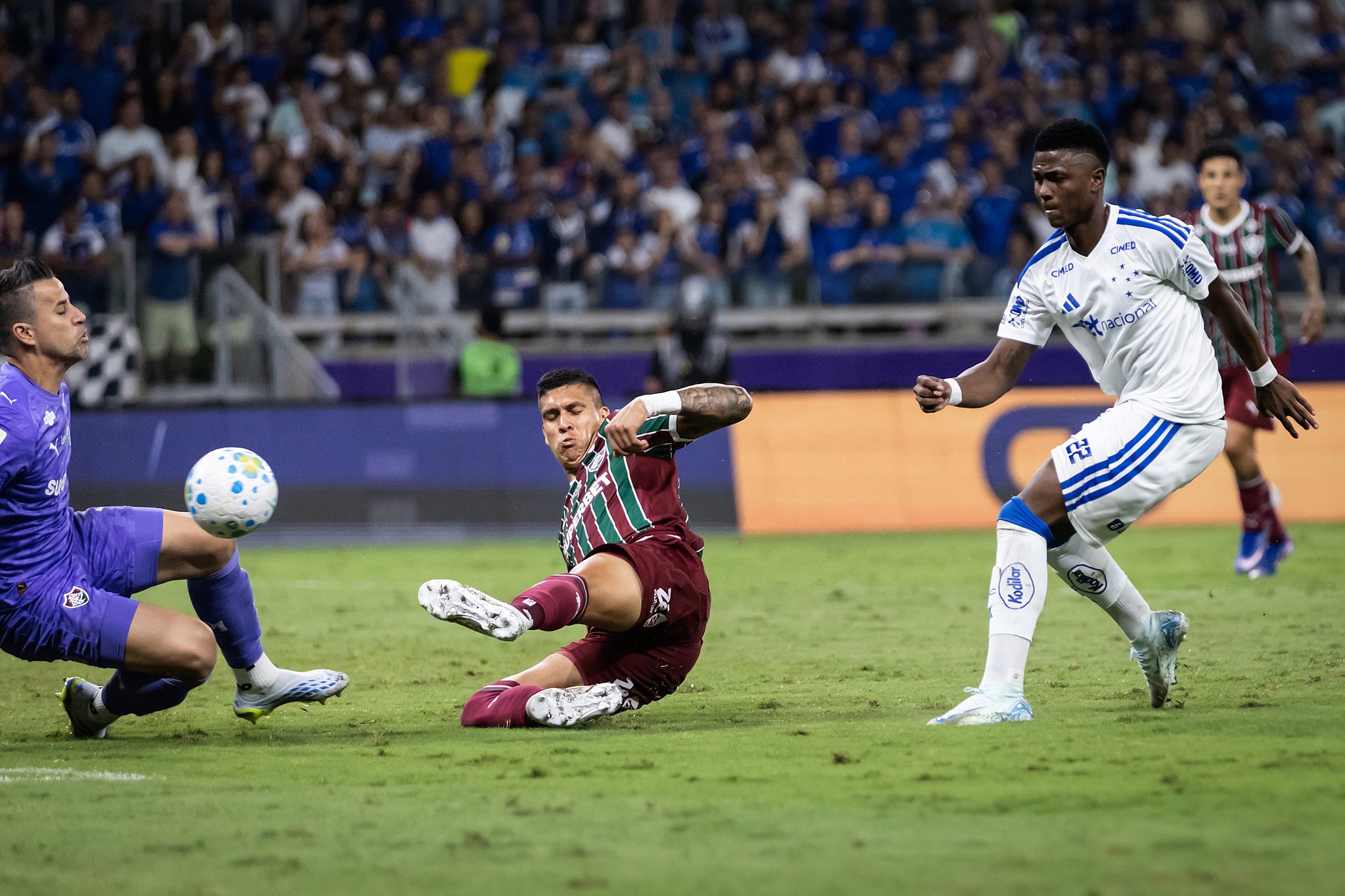Julián Millán se destaca na defesa e busca vaga no Fluminense | Ge