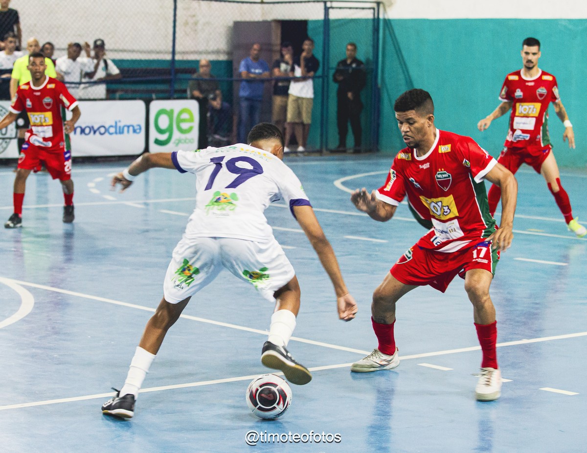 Com direito a gol de bicicleta, Três Rios goleia Valença e assume a ...