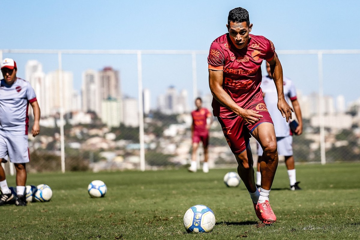 Igor Henrique projeta Vila Nova forte em confronto direto contra o ...