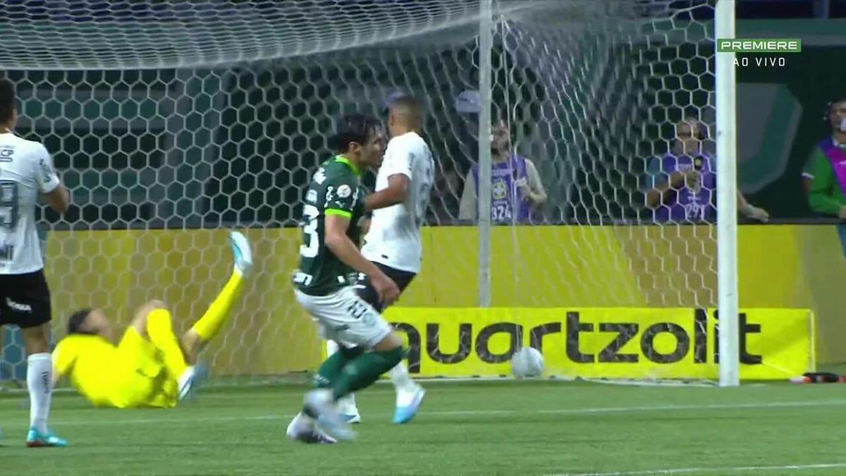 Raphael Veiga comemora gol com "chororô" e homenageia Valdivia em ...