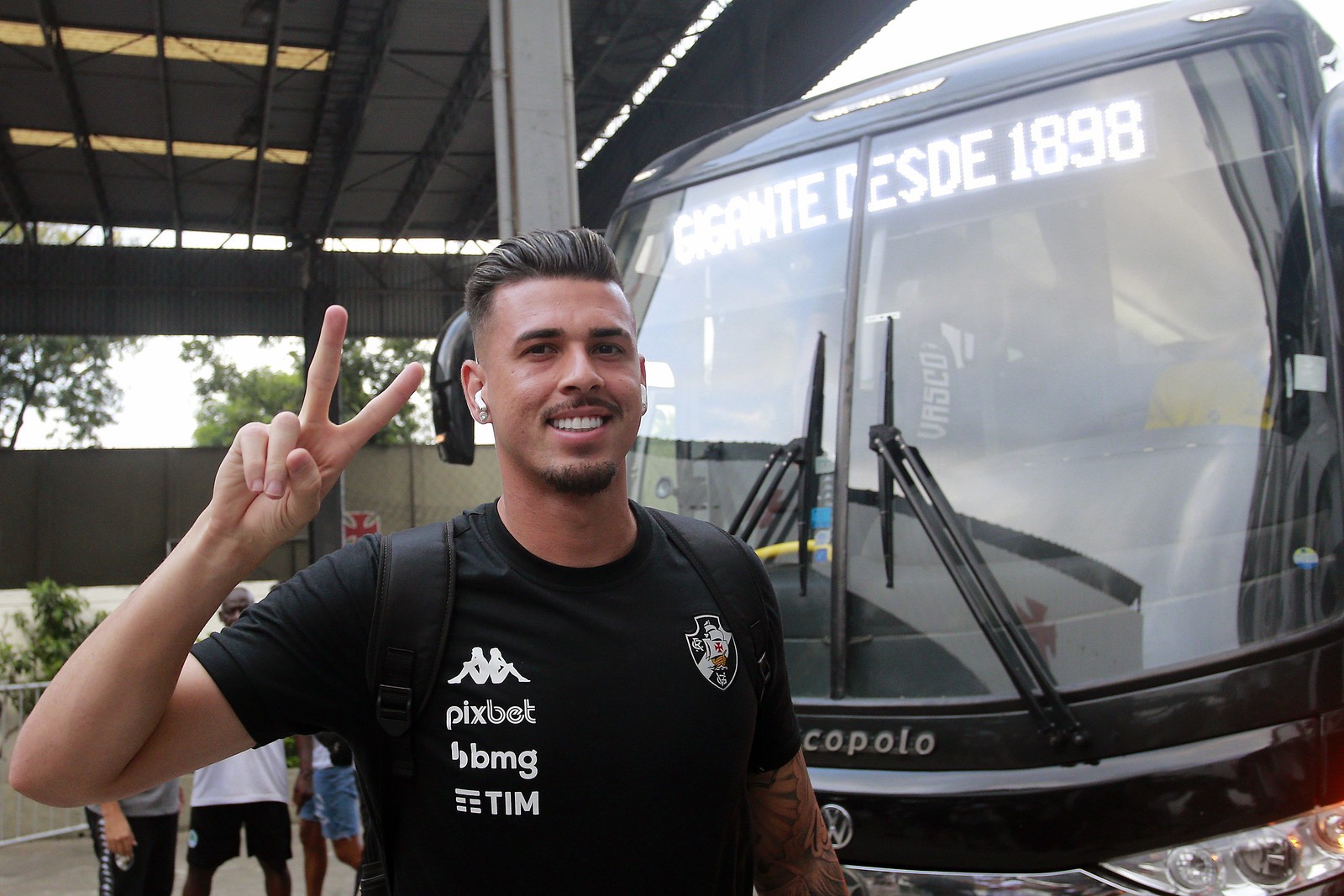 Corinthians encaminha empréstimo do goleiro Ivan ao América-MG | Ge