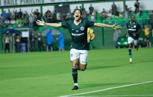 Saiba mais sobre Paulo Baya, destaque na Série B pelo Goiás e alvo do ...