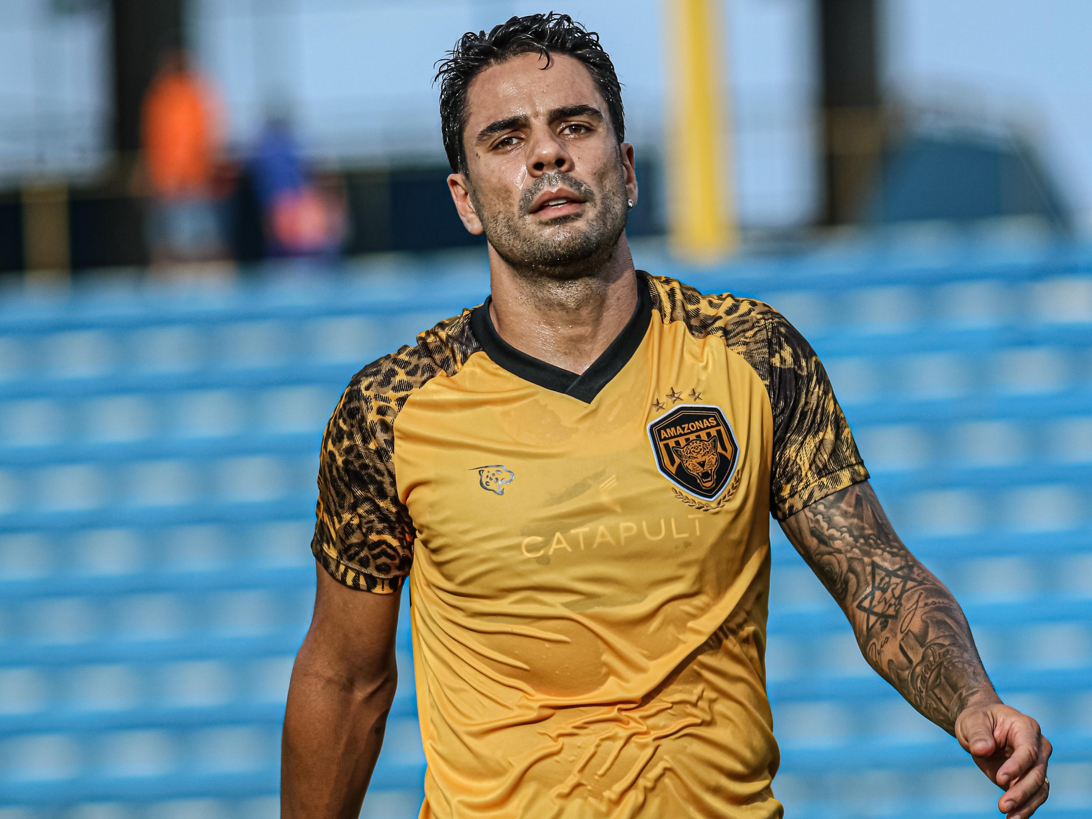 Contratado para ser a referência no ataque do Amazonas, Henrique ...